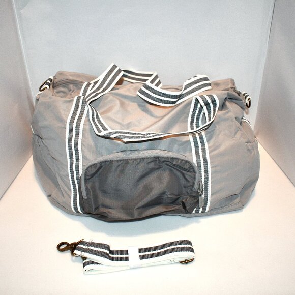 thirty-one | Bags | Thirtyone Packaway Duffle Bag Foldable Travel Bag ...